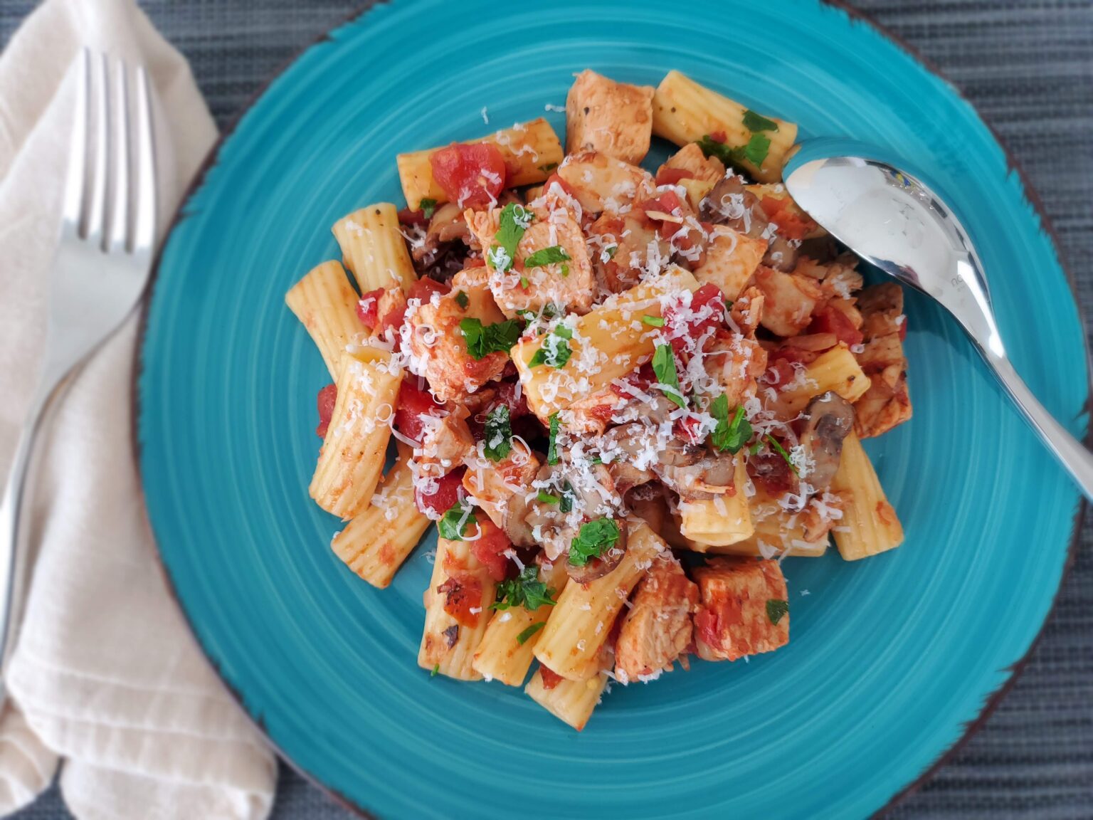 Easy Rigatoni with Chicken and Mushrooms - Women of Today
