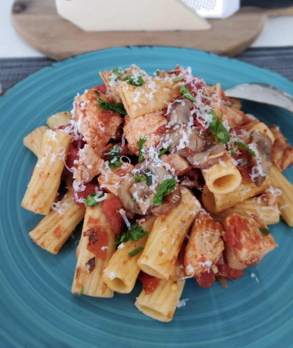 Easy Rigatoni with Chicken and Mushrooms - Women of Today