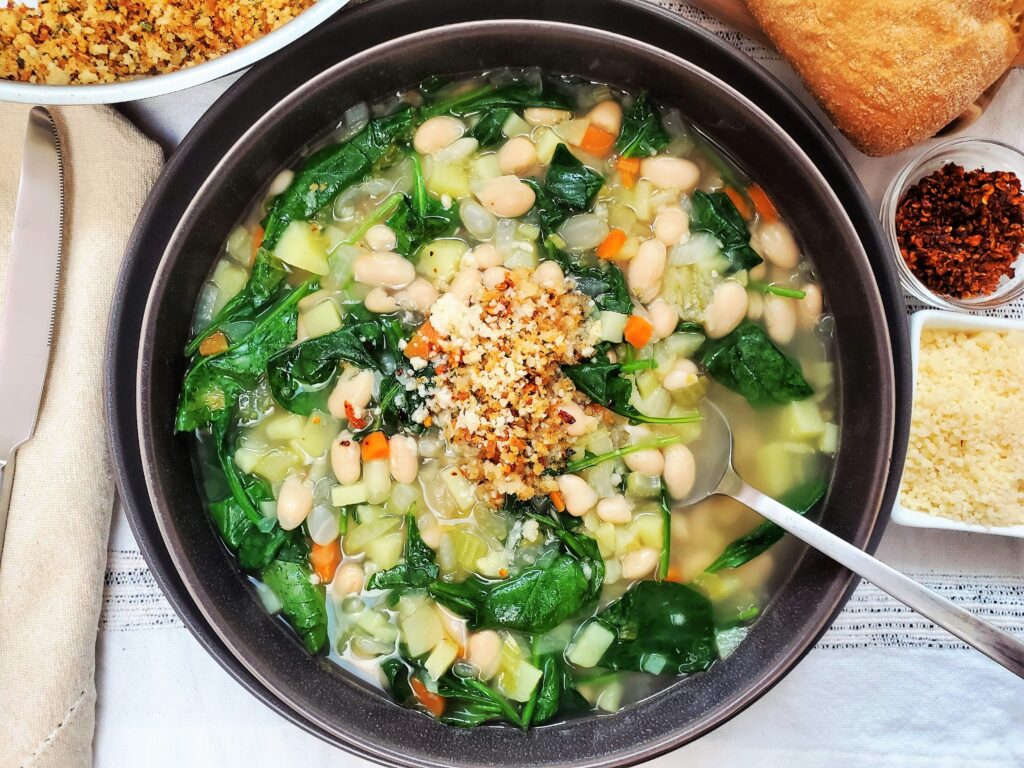 Sopa de Frijoles Picante con Gremolata Tostada - Mujeres de Hoy