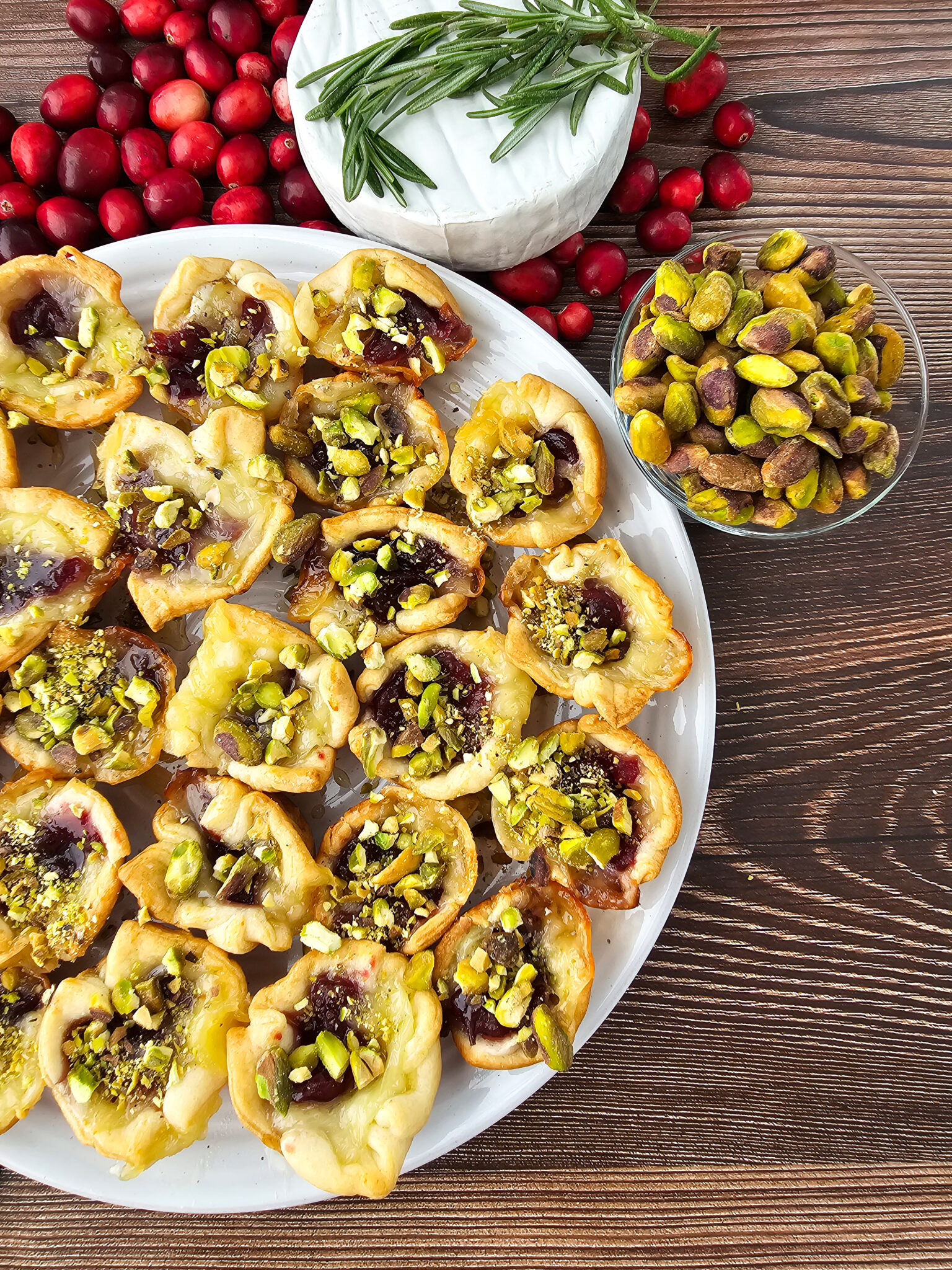 Cranberry Brie Pistachio Bites Women Of Today