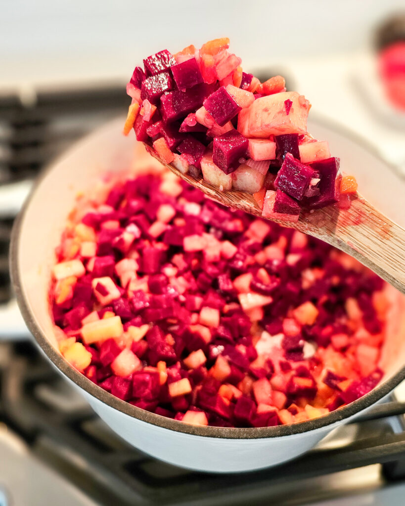 Sopa de remolacha (Borscht) - Mujeres de hoy